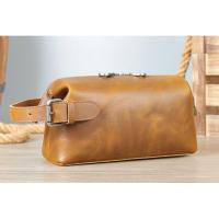 China Crazy horse leather vintage toiletry bag Genuine Leather Woven Clutch Bag Unisex Portable Handheld Storage Bag Leather Large Capacity Toiletry Bag Wholesale for sale