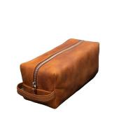 China Toiletry Bag, PU Bag Factory Supply Toiletry Bag Travel Large Capacity Cosmetic Bag Men'S Hand-Held Genuine Leather Retro DOPP KIT for sale
