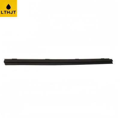 China 6817160070 6817260070 6817360050 6817460050 Door Glass Weatherstrip Prado 150 2009-2023 for sale