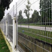 China 4mm Wire Galvanized Prism Welded V Mesh Fencing Panels 600-3000mm Height with 50×200mm Mesh for sale