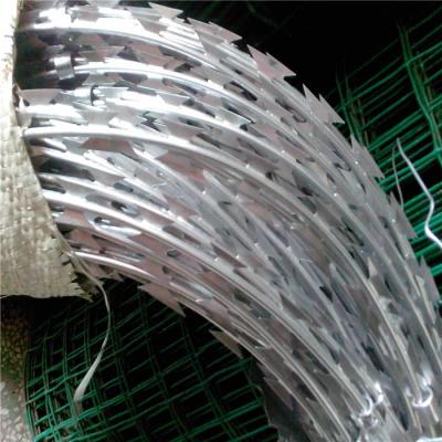 China Galvanized Concertina Razor Wire BTO-22 450mm Coil Diameter 15m Length Anti-Climb Security Fence for sale