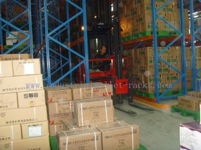 China Pallet Storage Very Narrow Aisle Racking Warehousing Management System Orange for sale