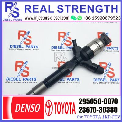 China Common Rail Fuel Injector 295050-0070 295050-0820 23670-30380 Diesel Fuel Injector for Toyota Hilux 1KD 2KD Engine for sale