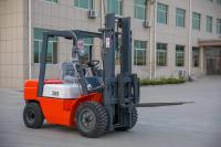 China Safe Forklift Diesel 3 Ton Diesel Forklift Electric 4 Wheel Forklift For Warehouses for sale