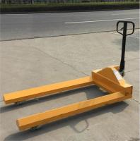 China 2000 Kg 2 Tons Manual Hand Pallet Truck For Handling And Transporting Cylindrical Loads for sale