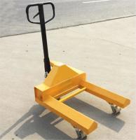 China 2000 Kg 2 Tons Manual Hand Pallet Truck For Handling And Transporting Cylindrical Loads for sale