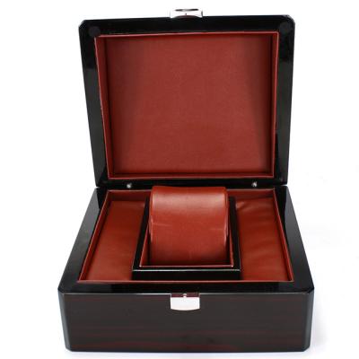China Custom Glossy Wooden Watch Box 250x200x250mm with Lock and Removable PU Pillow for Luxury Timepiece Display for sale