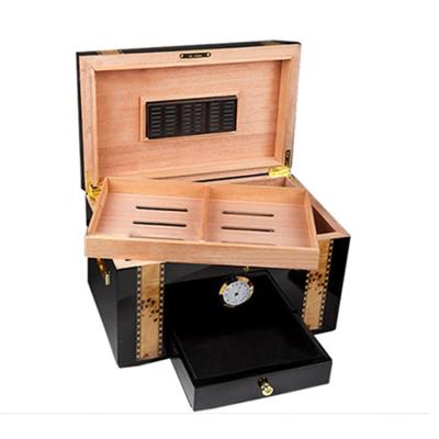 China Custom Laser Engraved Cedar Humidor Cigar Box with Removable Tray & Accessory Drawer - 7-10 Day Production for sale
