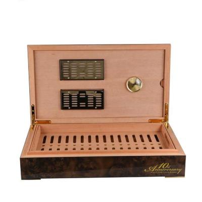 China Custom Cedar Wood Travel Cigar Humidor with 8-12% Moisture Control & Laser Engraving Options for sale