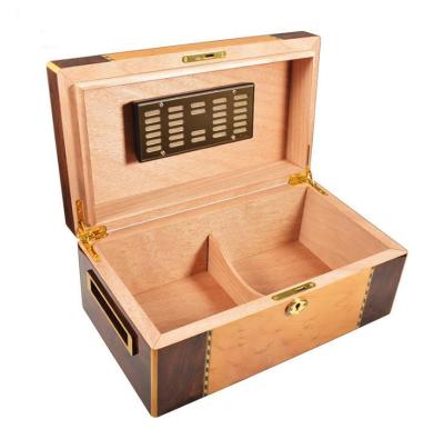 China Custom Spanish Cedar Wood Cigar Humidor Box with Laser Engraving and Antibacterial Protection for sale