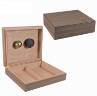 China Customizable Cigar Storage Box Cedar Cigar Humidor Box With Classic Lacquer Design for sale