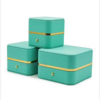China Custom Leather Jewelry Box with Velvet Lining 30x20x10cm for Rings Earrings Storage for sale