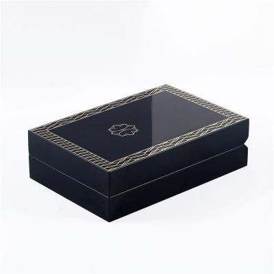 China Custom Logo Luxury Wooden Perfume Gift Box with Magnetic Closure 90° Gloss for sale