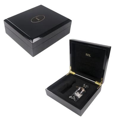China Custom Black Velvet Lined Magnetic Perfume Box 120x80x40mm Wooden Packaging for sale