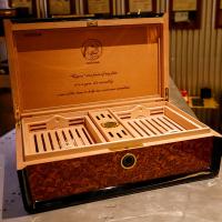 China Luxury Cigar Box Piano Lacquer Wood Cedar Humidor with ±0.05mm Precision and ≤0.02mg/m³ Formaldehyde for sale