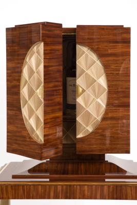 China Custom Laser Engraved Walnut Whisky Box Luxury Handcrafted Wooden Wine Gift Case with Magnetic Closure for sale