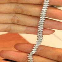 China 18K Customizable Tennis Bracelet with Lab Grown Diamond and Full Diamond Water Drop for sale