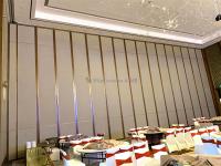 China Banquet Hall Partition Wall 85-100mm Thickness with 45dB Soundproof Rating and B1 Fireproof Standard for sale