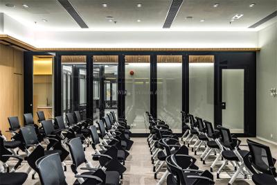 China 10mm Thick Soundproof Folding Glass Partition Walls with Aluminum Frame - Customizable Movable Office Dividers for sale