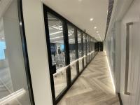 China 10mm Thick Movable Glass Partition Walls with Aluminum Frame - Customizable Office Dividers for sale