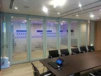 China 85mm Movable Glass Partition Walls - Custom Height Transparent Office Dividers with Aluminum Frame for sale