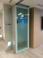 China 85mm Movable Glass Partition Walls - Custom Height Transparent Office Dividers with Aluminum Frame for sale