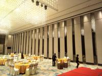 China Customizable Mobile Folding Wall System Flexible Partition for Versatile Space Utilization for sale