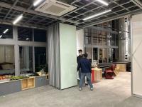 China Movable Glass Partition Walls with 85mm Thick Glass and Aluminum Frame - Customizable Office Dividers for sale