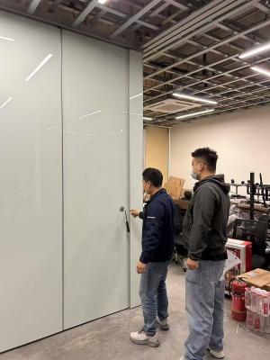 China Event Partition Panel with Aluminum Alloy Frame and Wood Veneer - Class A Fire Rated Soundproof Dividers in Custom Sizes for sale