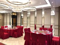 China Aluminum Alloy Frame And Tempered Glass Panel Bed and Breakfast Separation Wall Designed To Enhance Privacy And Style In Guest Accommodations for sale