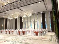 China Manual Dividing Partition Wall Incorporating Wood Veneer Panel Surface Providing Flexible and Space Division for Commercial for sale