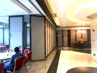 China Modular Soundproof Partition Wall Eco Friendly Foldable Panels Designed for Versatile Office and Commercial Applications for sale