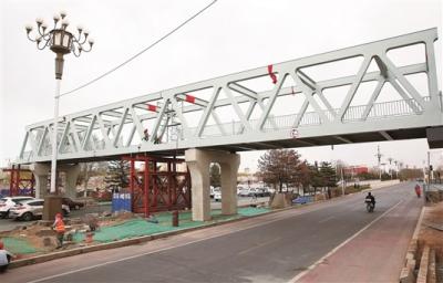 China Engineer Guidance Installation Steel Structure Bridge Designed To Withstand Seismic Forces Steel Structure Workshop Warehouse Design for sale