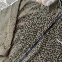 China Men Water-Activated Leopard Print Jacket, Color Changing Outdoor Waterproof Windbreaker for sale