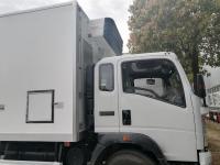 China Customized 50000 HOWO LHD day old chick transported truck for Africa10T HOWO brand livestock poultry baby birds van tru for sale