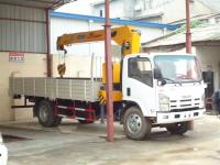 China Variable Capacity Truck Mounted Crane isuzu 4T 5T telescopic crane boom lorry vehicle for sale for sale