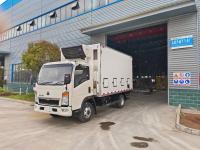 China High quality and best price 25000 HOWO baby chicks transported truck poultry day old birds van vehicle for KENYA for sale