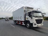 China best selling 40000 capacity poultry day old chicks van truck HOWO 6 tires LHD babychicks van vehicle for hatcheries for sale