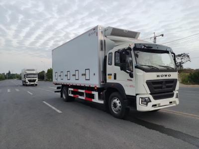 China best selling 40000 capacity poultry day old chicks van truck HOWO 6 tires LHD babychicks van vehicle for hatcheries for sale