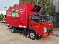 China SINOTRUK HOWO 6 Tires RHD poultry Babychicks van vehicle 30,000 Day Old Chicks Transported Truck for slaughterhouses for sale