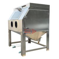 China Custom Wet Sandblasting Cabinet Vapor Sand Blasting Machine for sale