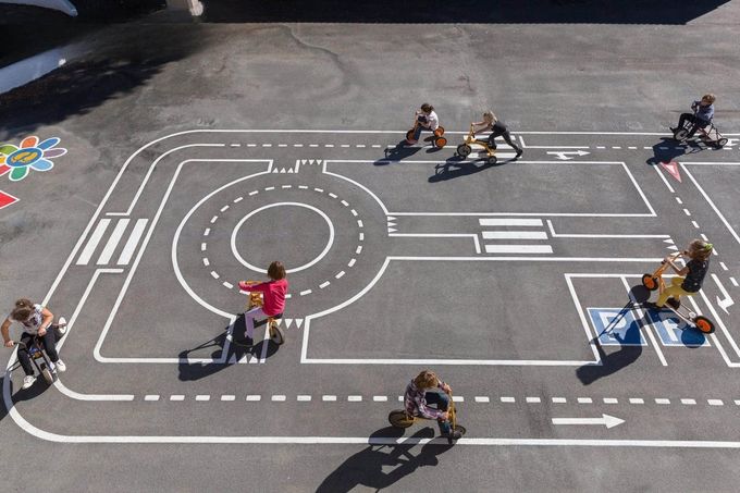latest company case about Preformed Thermoplastic Road Markings Enhance Safety and Learning Experience in a Children's Playground 2