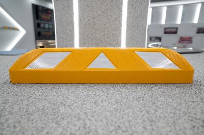 China Durable Rubber Parking Block for Asphalt & Concrete Surfaces for sale