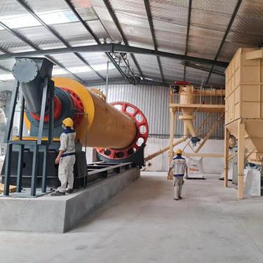 China Portable GMF-100/200/400/500/600/80/1000/1200 Ball Mill for Quartz Powder Grinding for sale