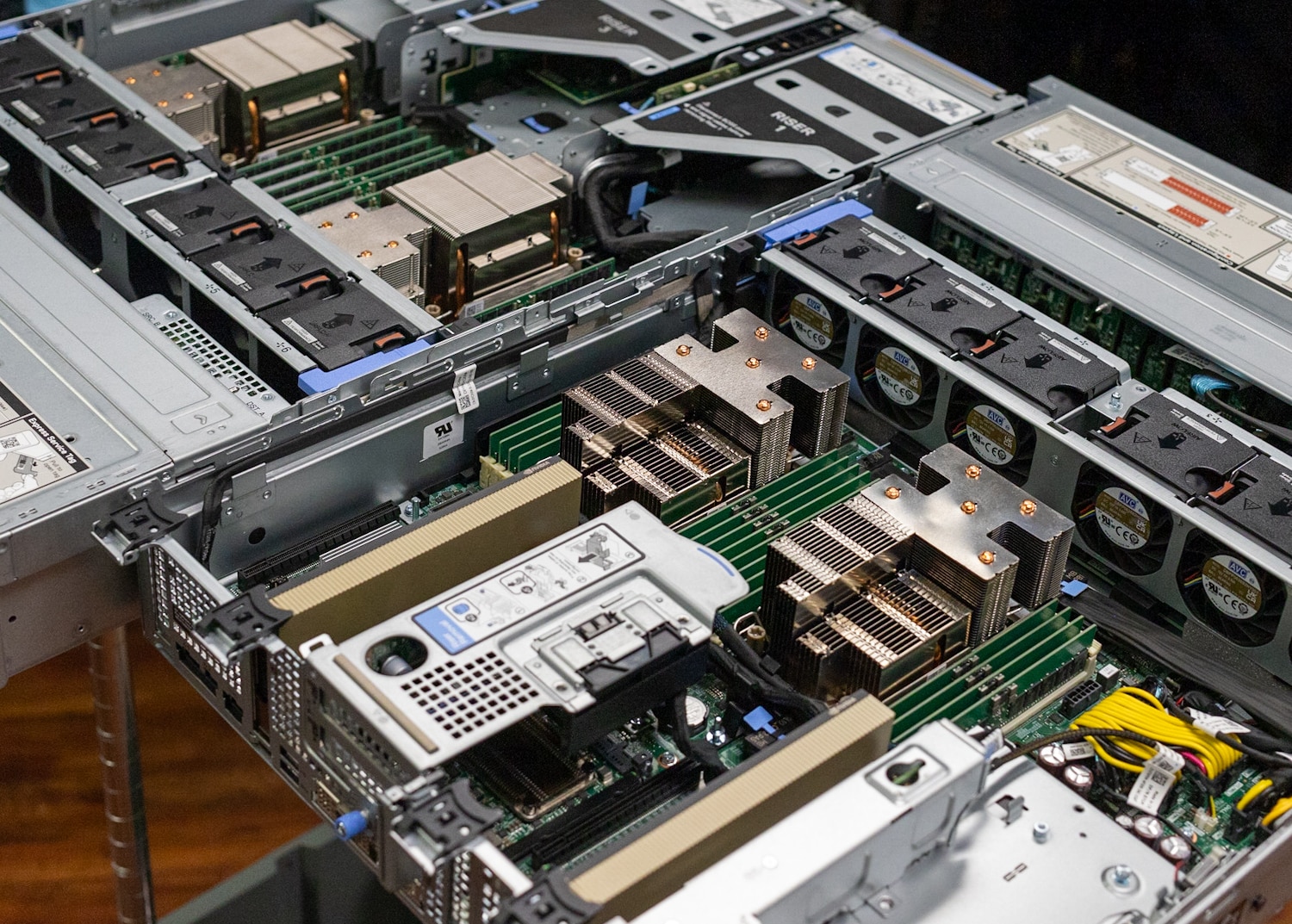 Dell PowerEdge Cloud Scale Servers - HS5620 vs R760
