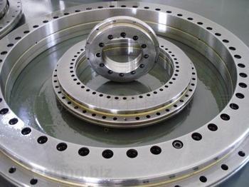 China YRT850 Rotary Table Bearing 850x1095x124mm GCr15SiMn Steel High Precision for sale