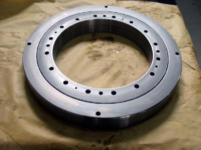 China XU060094 Crossed Roller Slewing Bearing No Gear 140x57x26mm 42CrMo for sale