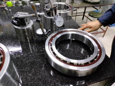 China 7028AC Angular Contact Ball Bearing 140x240x33mm for Turning Center Spindle for sale