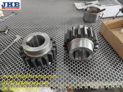 China Small Pinion Matched Slewing Bearing 170x130x199mm 18 Teeth External Quenching for sale