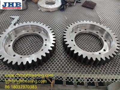 China Big Pinion Matched Slewing Bearing 420x230x77mm 40 Teeth External Gear 42CrMo for sale